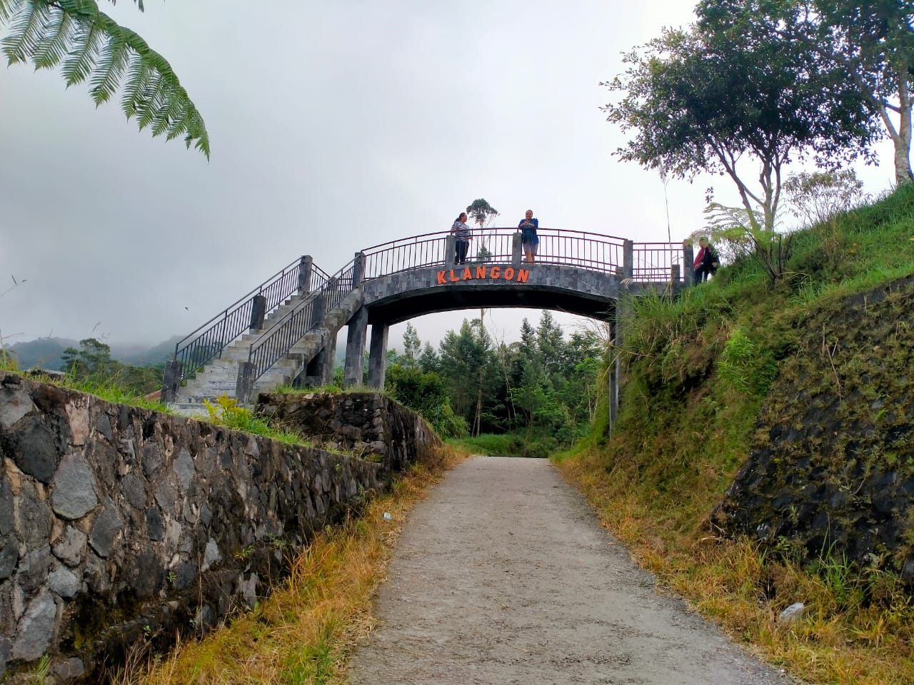 Menikmati Keindahan dan Sejuknya Udara Bukit Klangon