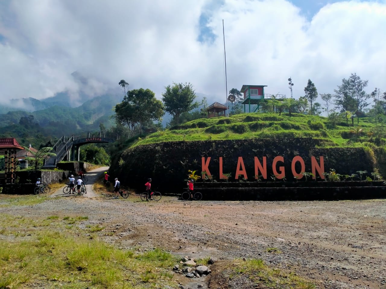 Menikmati Keindahan dan Sejuknya Udara Bukit Klangon