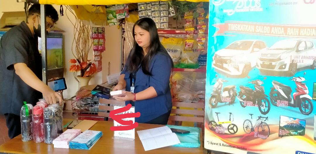 Yayuk Basuki Mampir di Stand BPR Restu Artha Yogyakarta