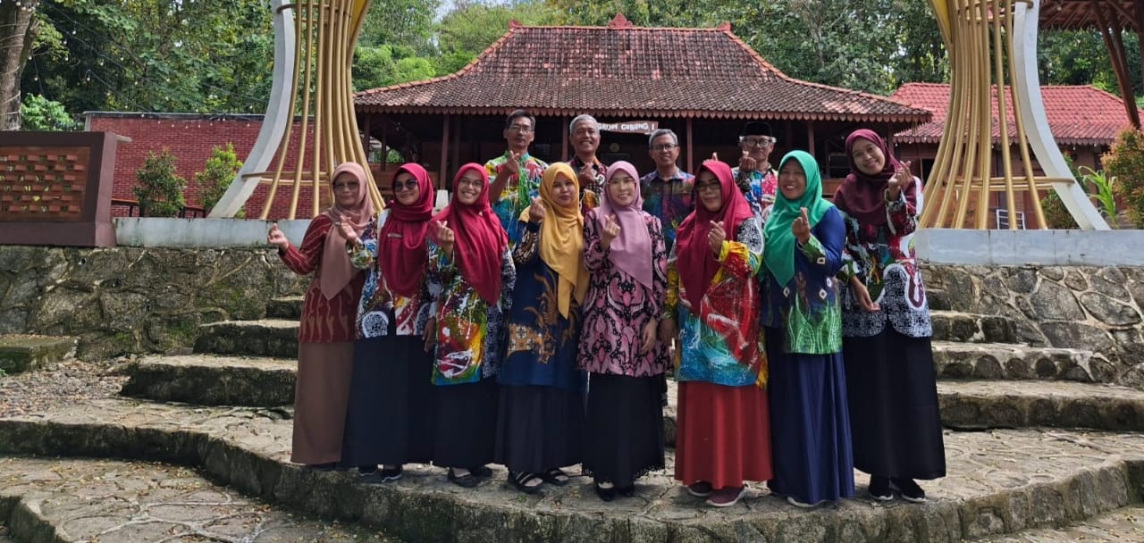 Guru SBP MTs Bantul, Nyambung Rasa Ngrabuk Nyawa di Resto Bukit Cubung
