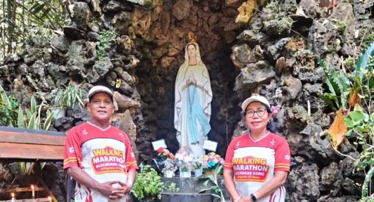 Gua Maria Bunda Penolong Abadi di Pojok V, Tempat yang Sejuk, Tenang ...